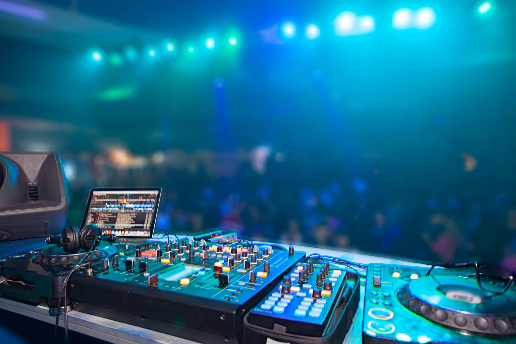 Professional DJ Services: Nightclubs, Weddings, & Events | DJ Sway
